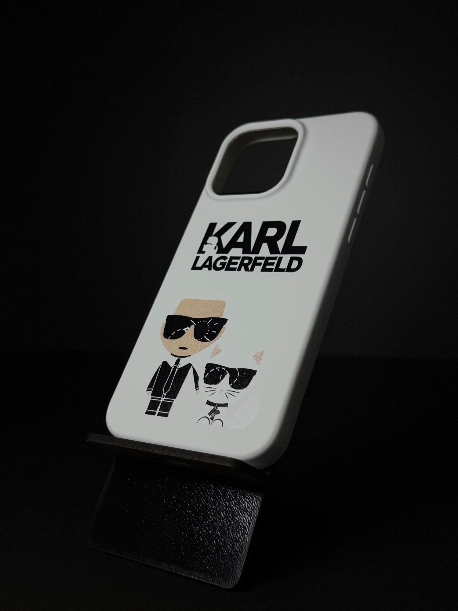 Силиконовый чехол-накладка Karl Lagerfeld для iPhone 15 Pro Max, белый