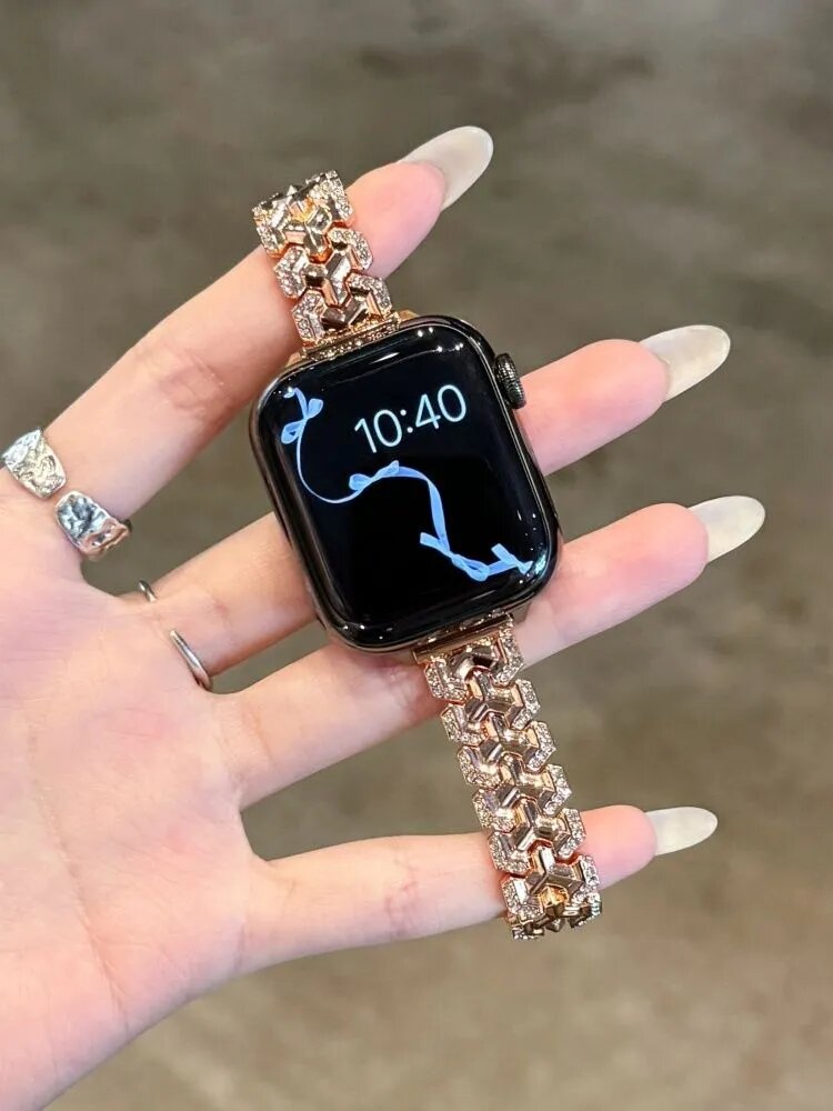 Металлический ремешок для Apple Watch Series 10-11 46мм/ 1-9, SE, Ultra1 и 2, 3 42мм, 44мм, 45мм, 49мм/ SE 3 44мм, застежка-бабочка, дизайн с инкрустацией стразами, модный и новый