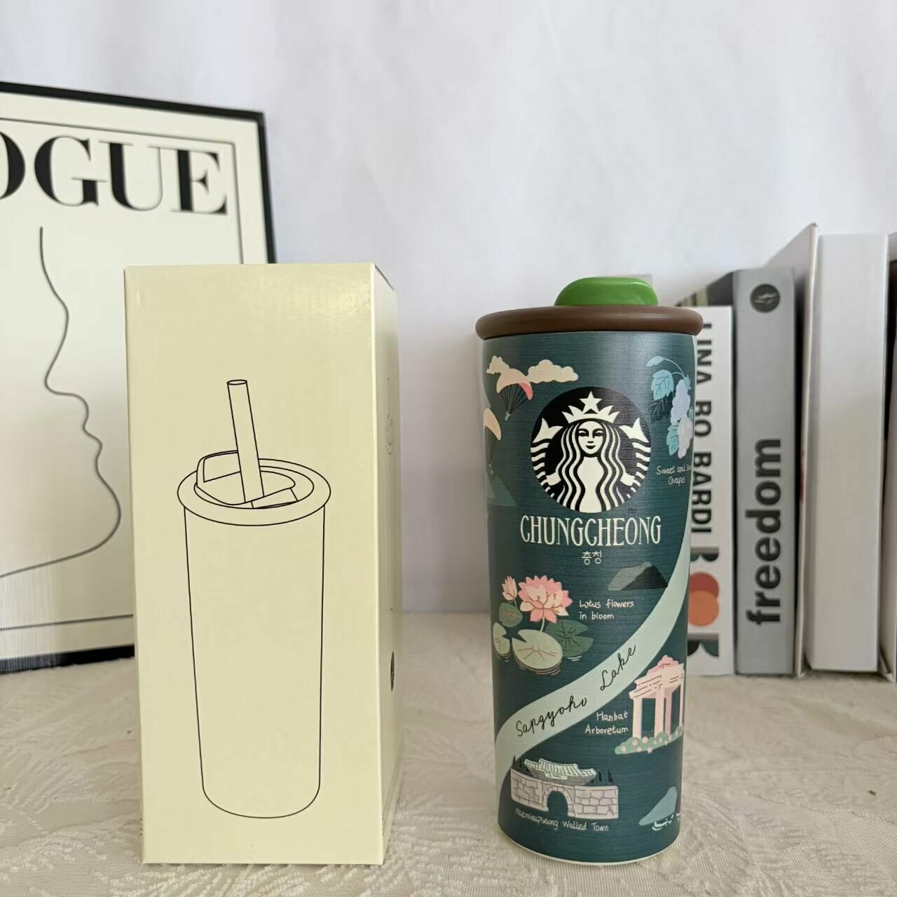 Термокружка Starbucks с изображением города. Доступны различные варианты дизайна.