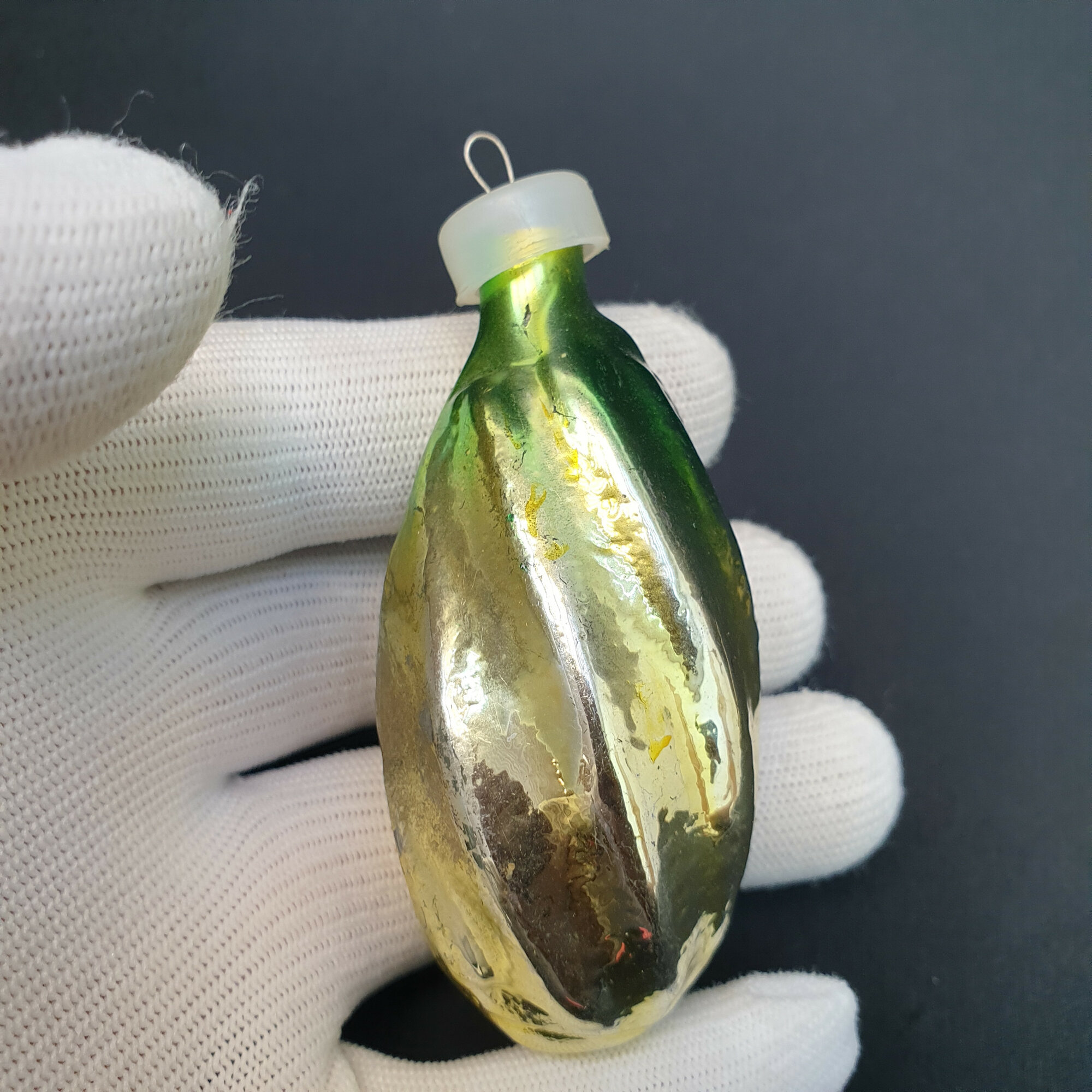 Елочная игрушка винтажная, СССР. Стекло, подвеска в форме плода зеленого и золотого цвета