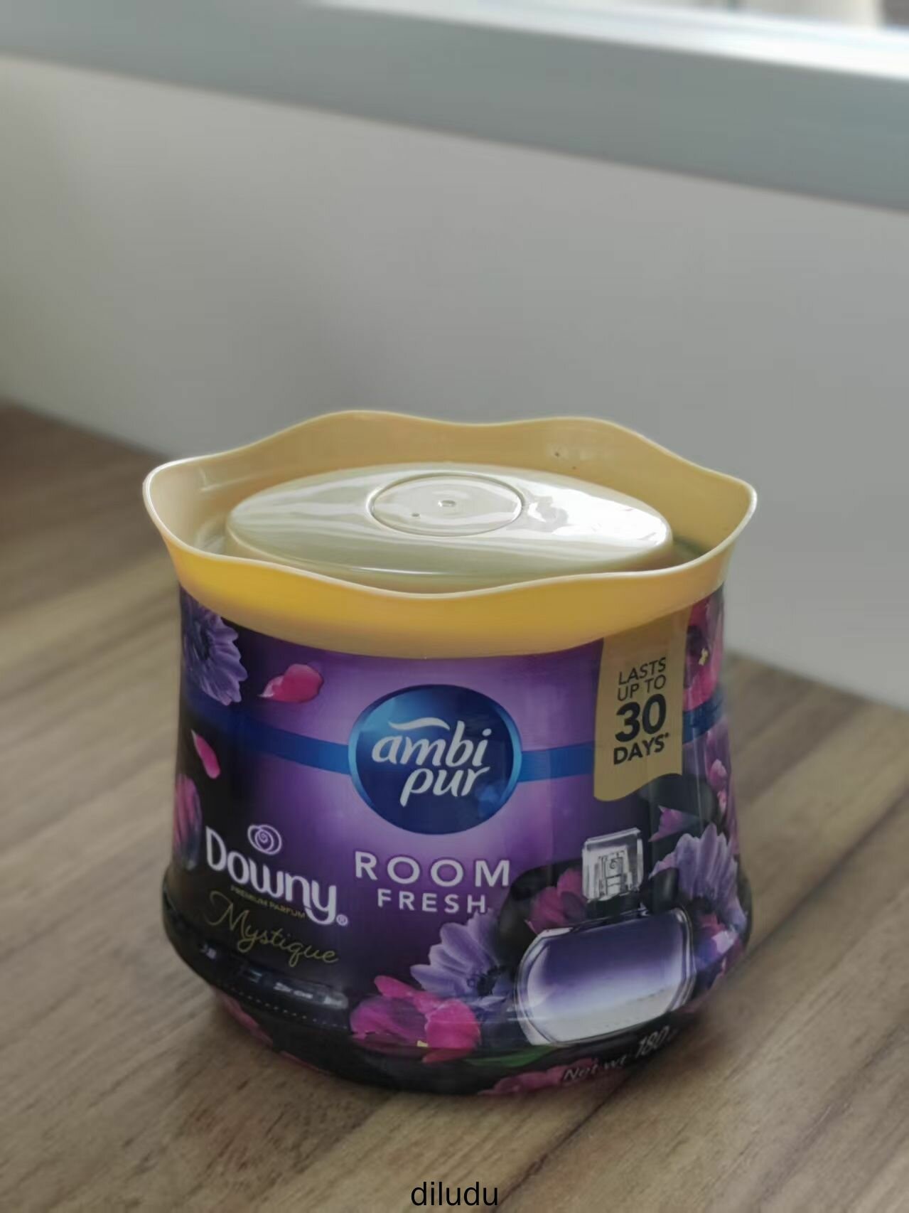 Освежитель воздуха для помещений с ароматом Downy Mystique от Ambipur 180 гр.