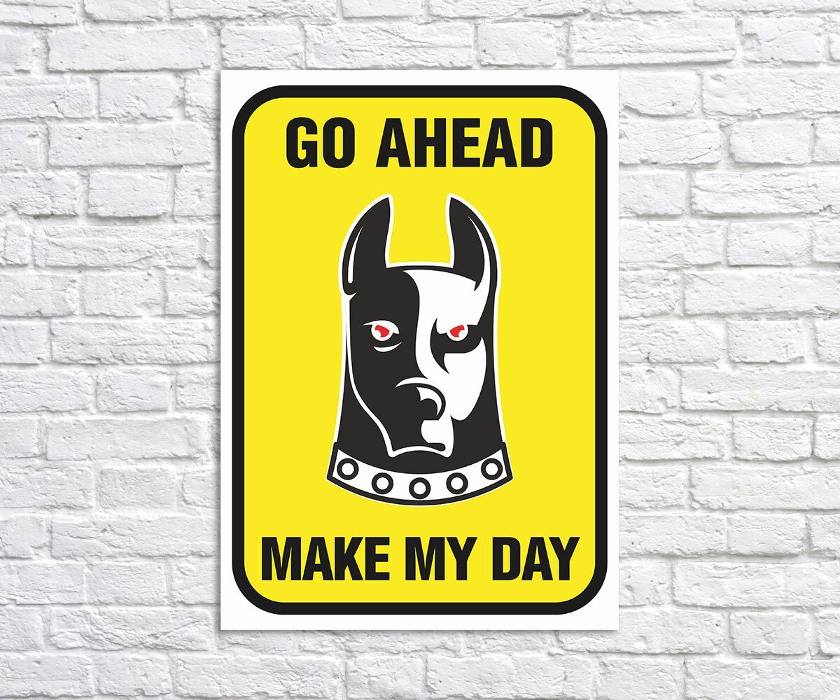 Табличка "Beware of the dog. Go ahead. Make my day", размер 19х30см