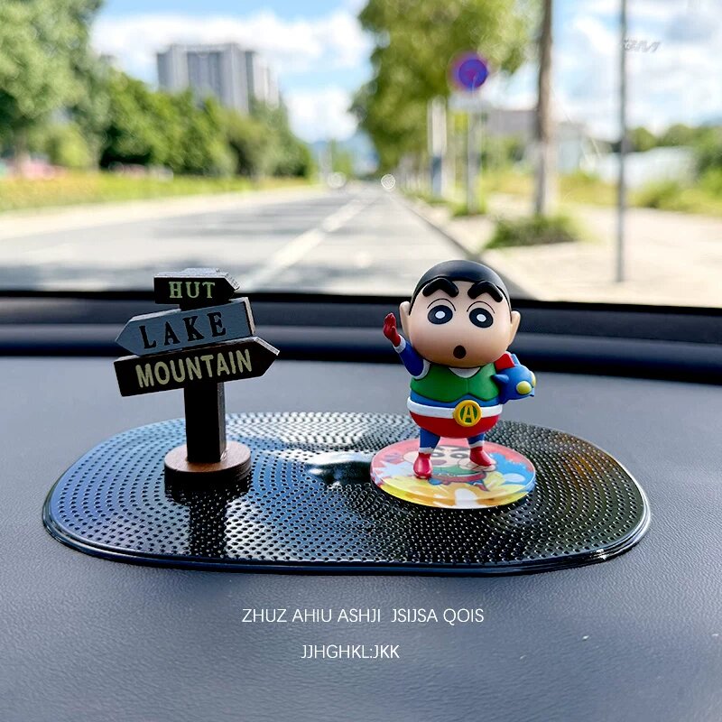 Набор фигурок Crayon Shin-chan Superhero и Standing с маленькой крепежной подложкой для интерьера автомобиля