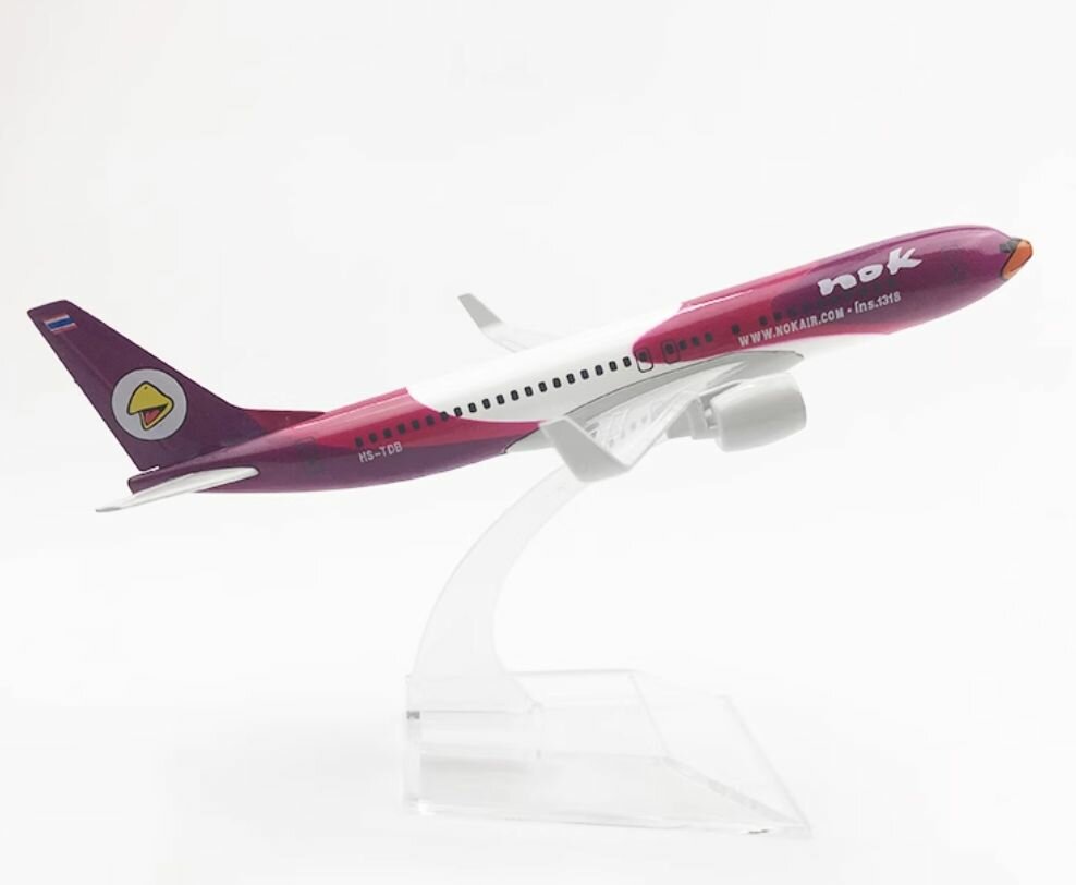 Металлическая модель самолета Boeing 737 NOKAIR фиолетовый