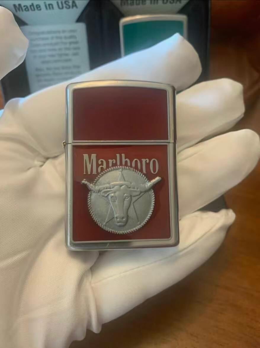 Zippo, в стиле "Бычья голова Marlboro", красный, пустая(без заправки)
