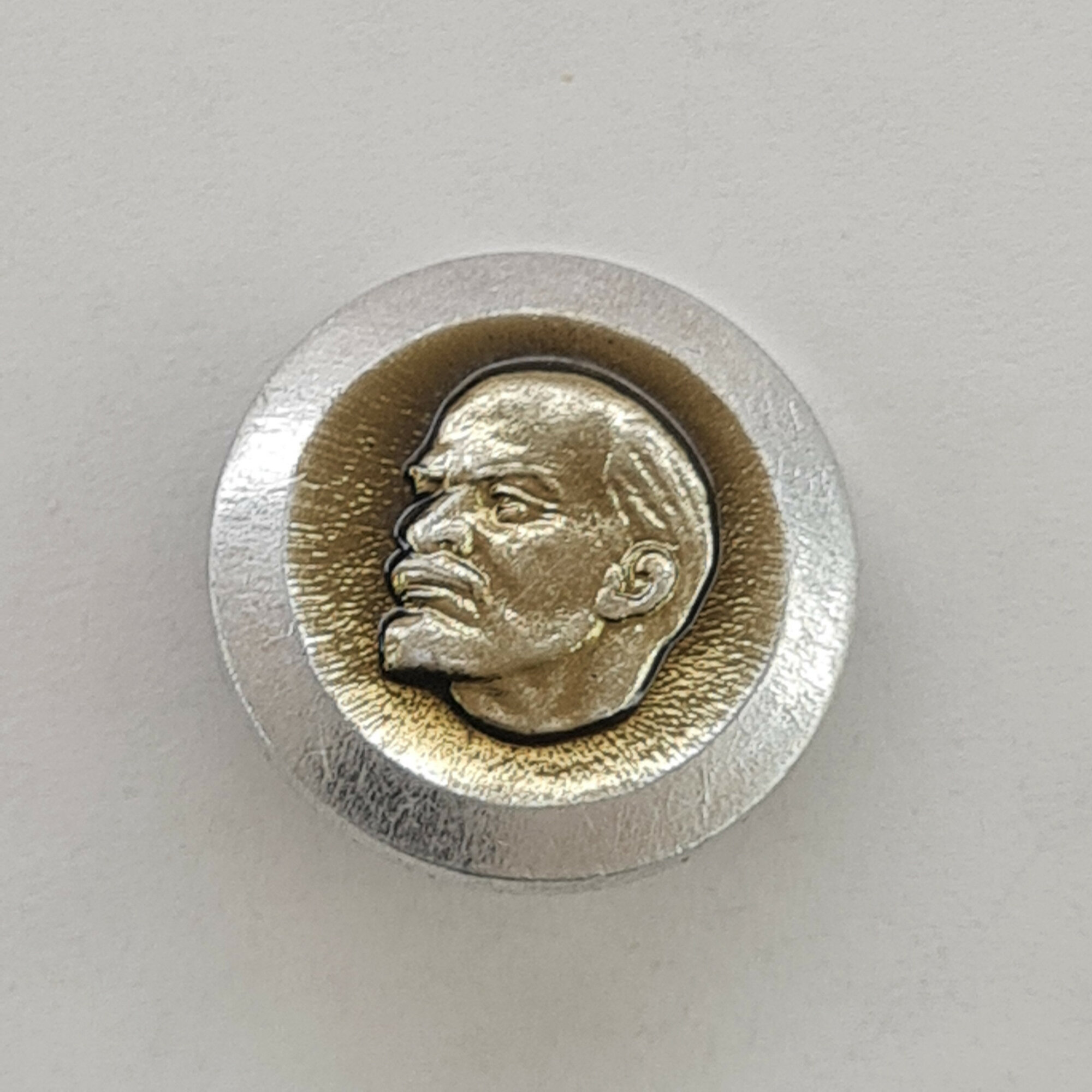 Значок СССР. Профиль Ленина, советская тематика. Винтажный значек.