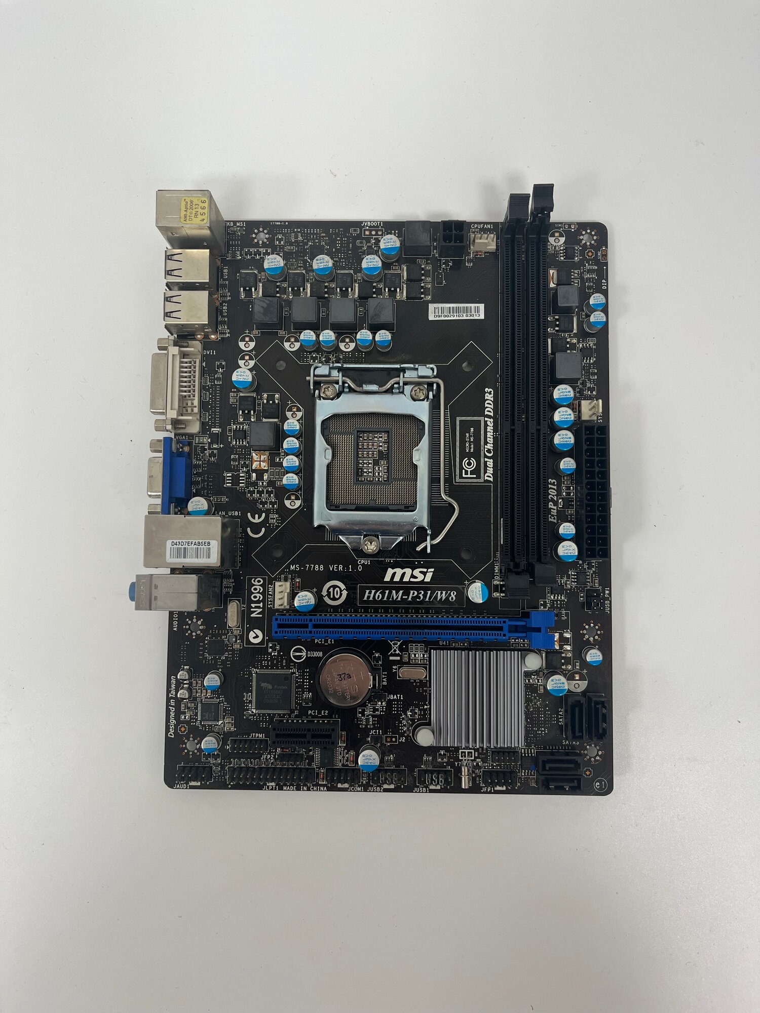 материнская плата MSI H61M-P31/W8, построенная на базе чипсета Intel H61 Express