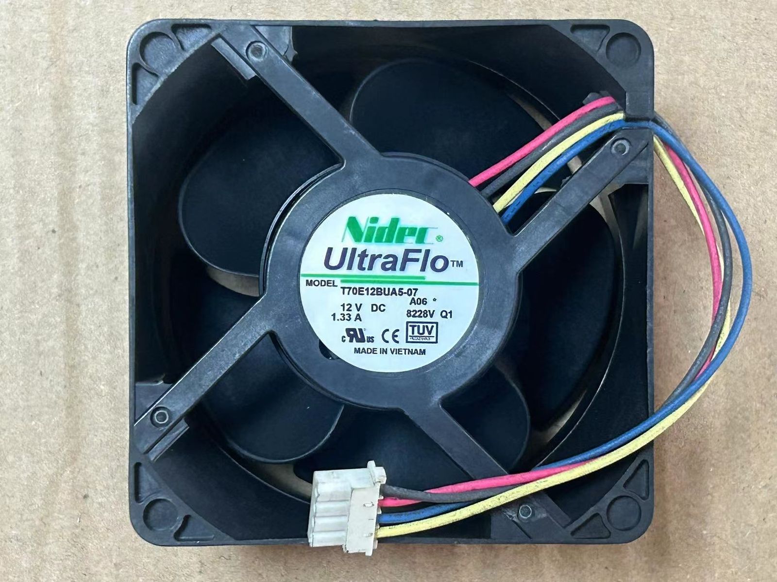 Nidec T70E12BUA5-07 A06 12V 1.33A 7CM 7038 4 провода ШИМ вентиляторы -