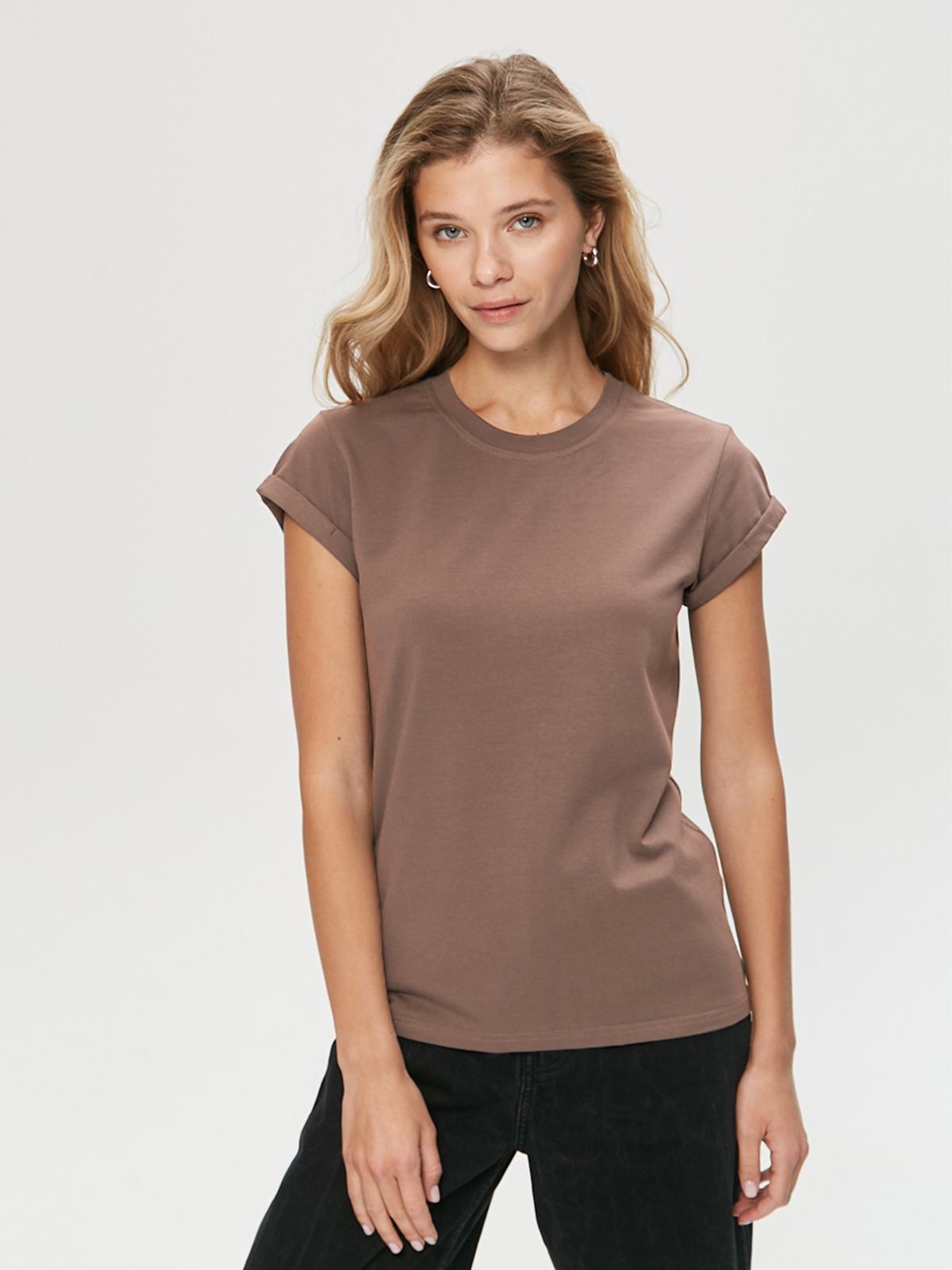 Футболка с подвернутым рукавом