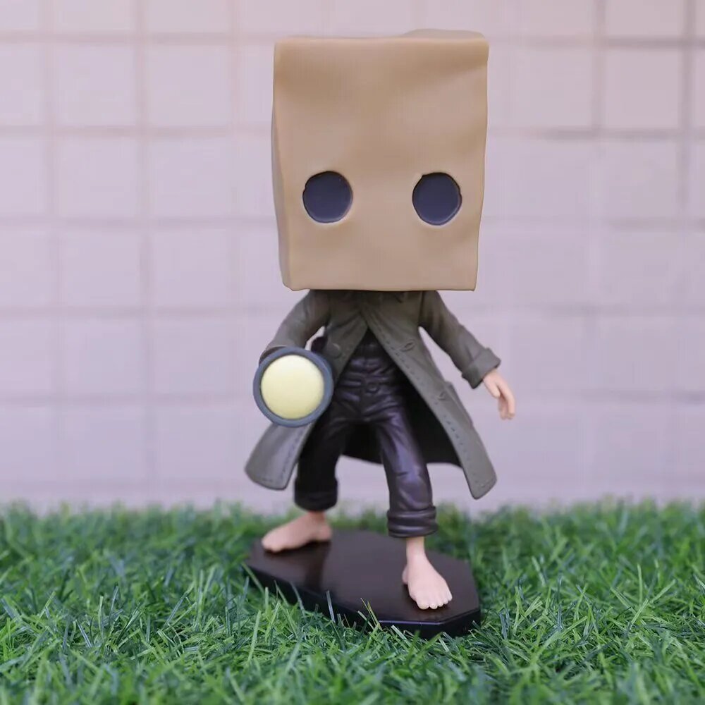Фигурка МоноИз игры Little Nightmares, в костюме сыщика с бумажным пакетом на голове, со светящимся аксессуаром, коллекционная модель, игровой мерч