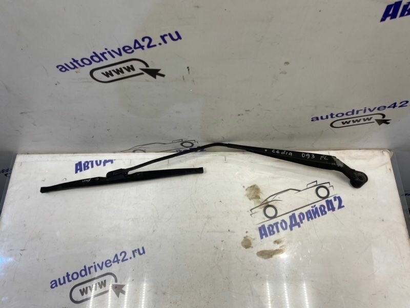 Держатель щетки стеклоочистителя Mitsubishi Lancer Cedia 2001 MR570432 CS2A 4G15, левый (с пробегом)