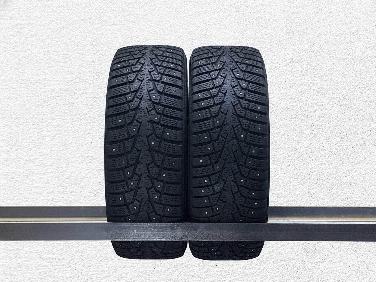 Зимние шины шипованные Maxxis Arctic Trekker 205/55 R16 50% износ TSB043709