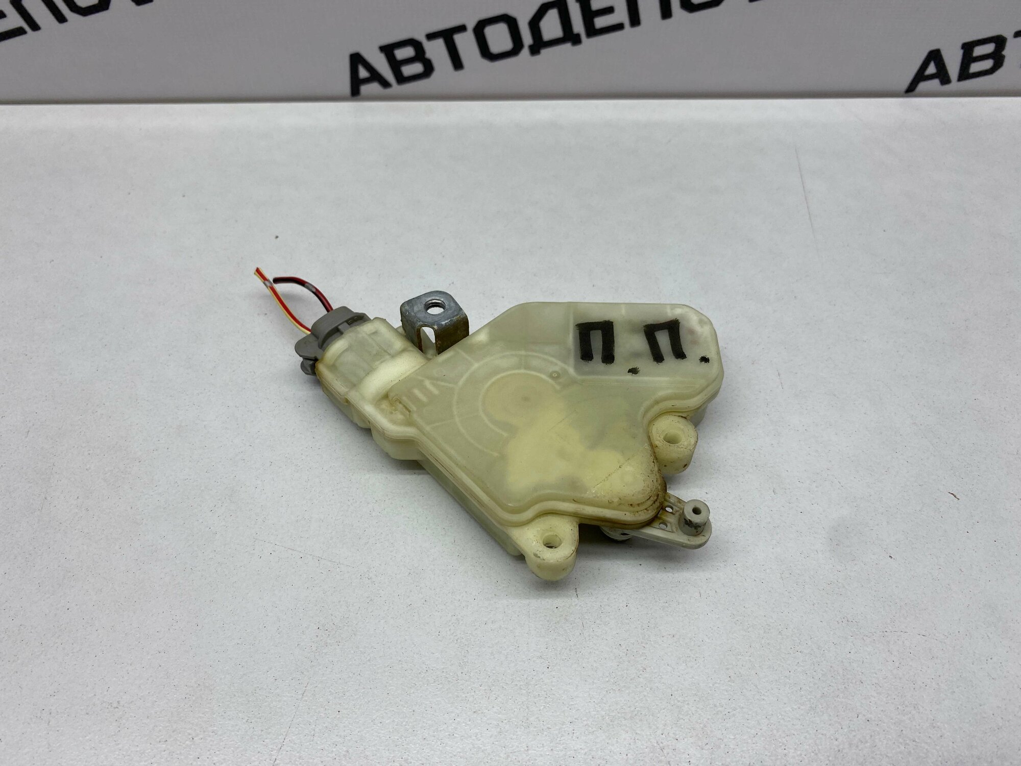 Активатор замка двери п/п Nissan Almera N16 2001 г