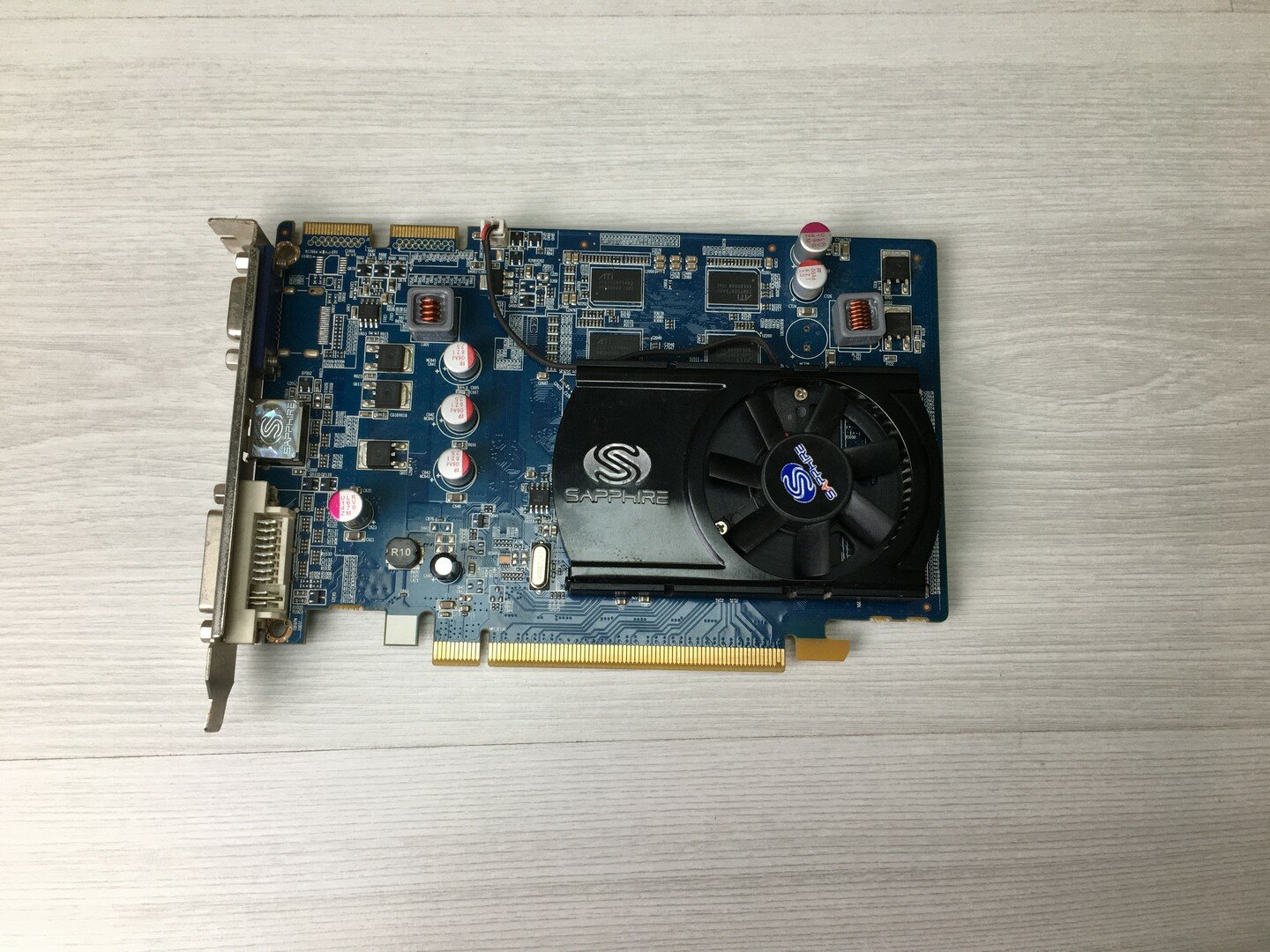 Видеокарта 2Gb Radeon 5550, SAPPHIRE HD5550 2G DDR2 PCI-E HDMI/DVI-I/VGA PCI-E