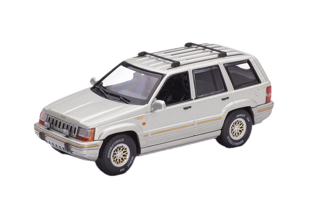 Модель коллекционная MAXICHAMPS Jeep grand cherokee 1995 silver
