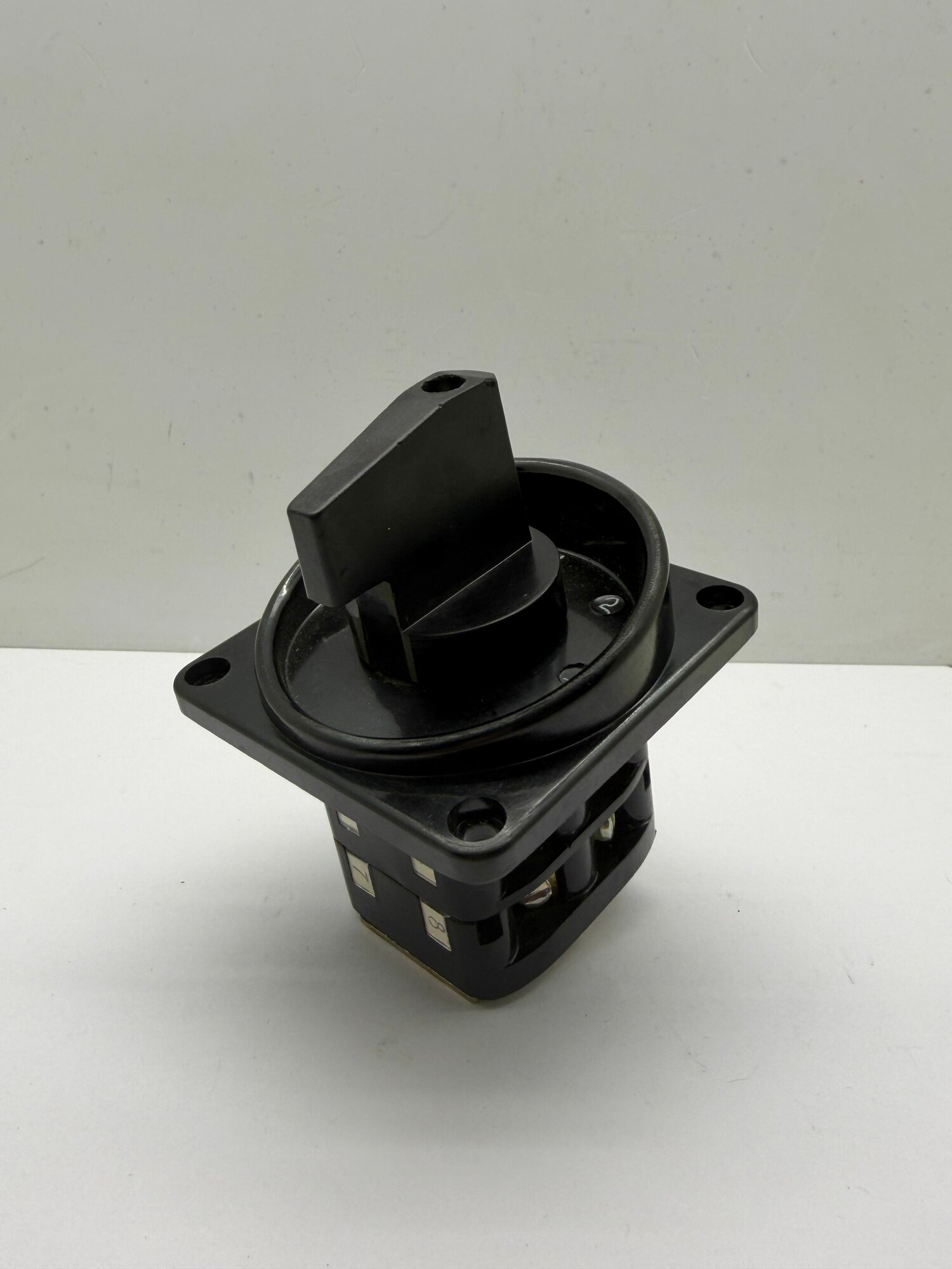 Переключатель ПКУЗ-54У2060У2, 10А, 380V 50Hz, -220V.