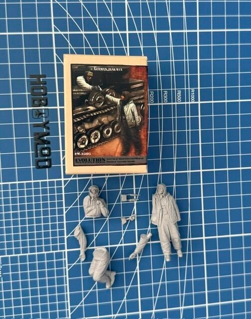 EM-35195 Фигурка для самостоятельной росписи 1:35 German tankman