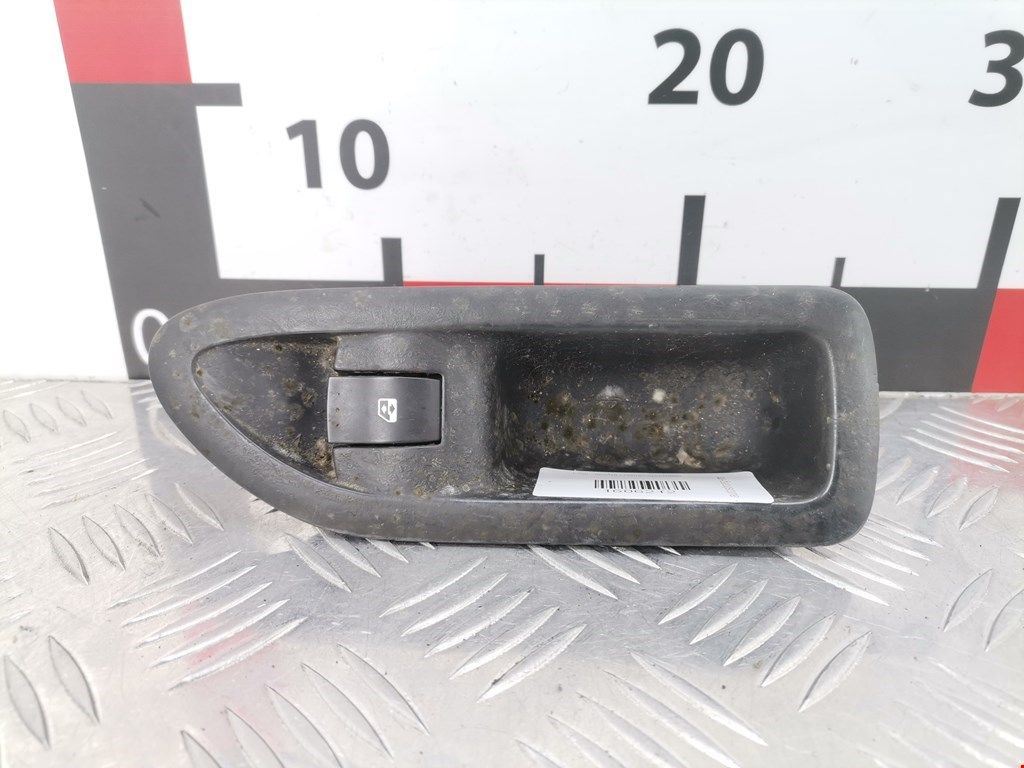 Кнопка стеклоподъемника / 1606212 8200016014 8200220507 для Renault Laguna 2 (с пробегом)