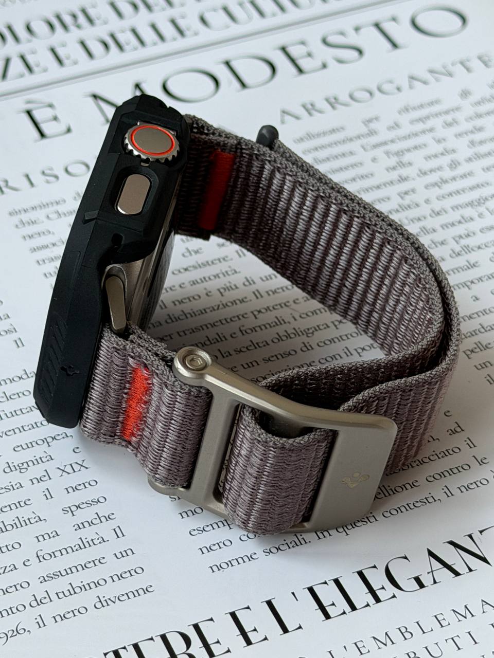 Ремешок нейлоновый на липучке Spigen / Для Apple Watch Ultra 49/ 45/ 44/ 42 mm / Серый_3