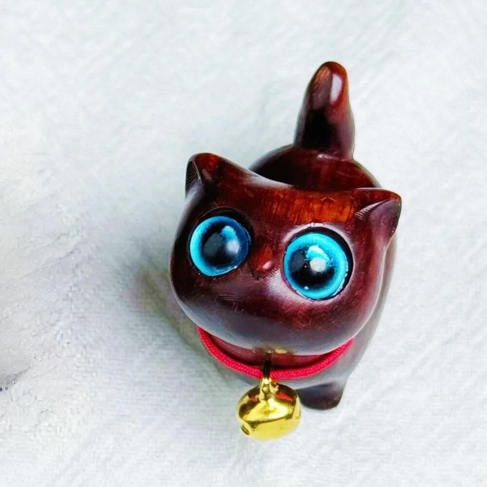 Фигурка кота из сандалового дерева