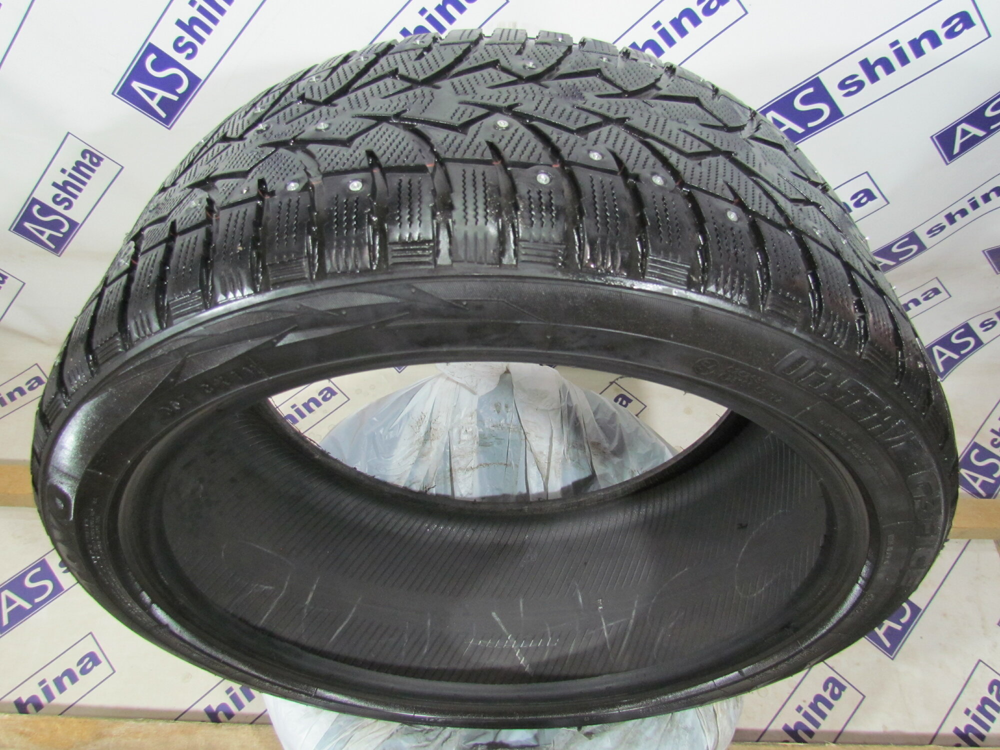 Toyo Observe G3-Ice 275 35 R20 зимние шипованные БУ шины 10-20% износ , артикул 0019705