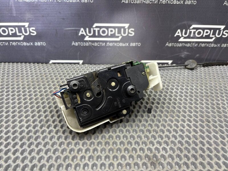 Замок боковой двери Правый Передний Volkswagen Passat B5 (1.8 AWT) Б/У с пробегом Арт. 3B1837016CA