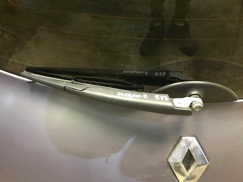 Держатель щетки стеклоочистителя Renault Megane 2003 7701054823 BM K4M, задний (с пробегом)