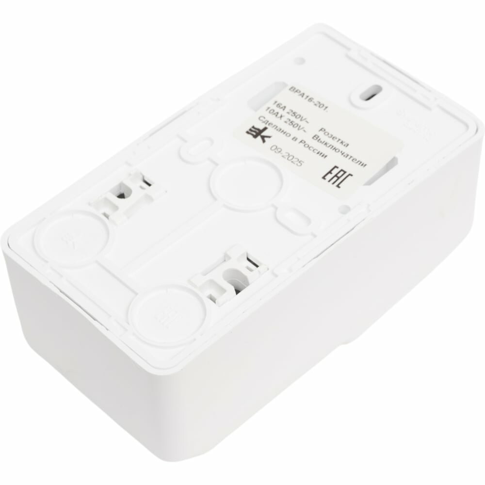 Блок 1-местная розетка + 1-клавишный выключатель Systeme Electric открытой проводки Этюд с заземлением защитные шторки белый BPA16-201B — фото 1