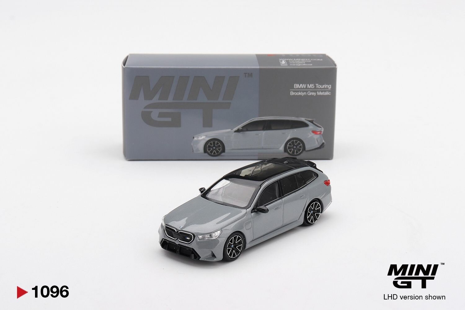 Коллекционная машинка MINI GT 1:64 BMW M5 Touring (G99) Brooklyn Grey Metallic