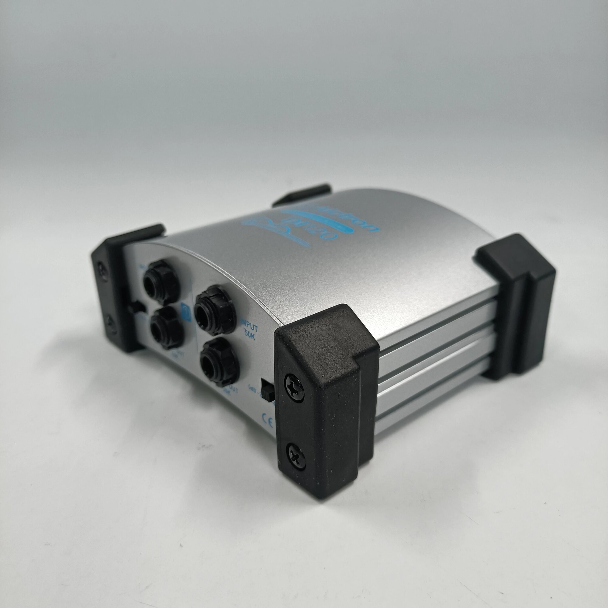 Alctron DI-120 белый пассивный DI-бокс 2 канала