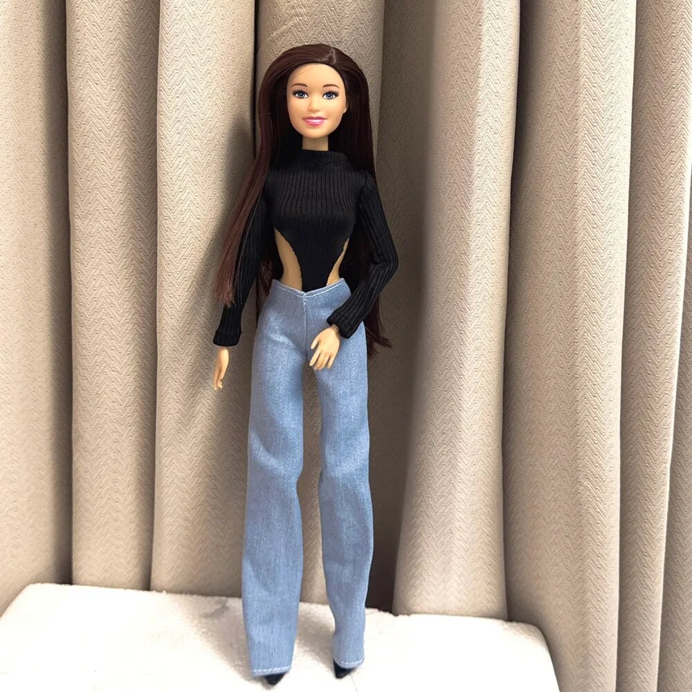 Кукла Barbie 30 см с нарядом: черная водолазка и джинсы