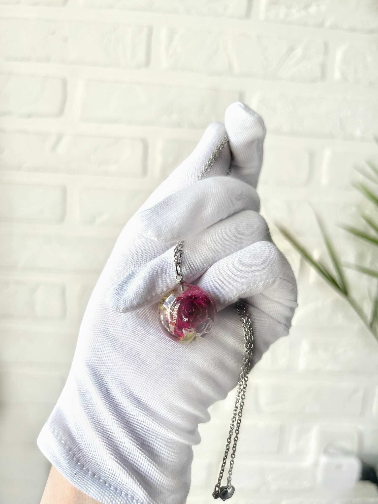 Подвеска, кулон Роза из эпоксидной смолы ручной работы