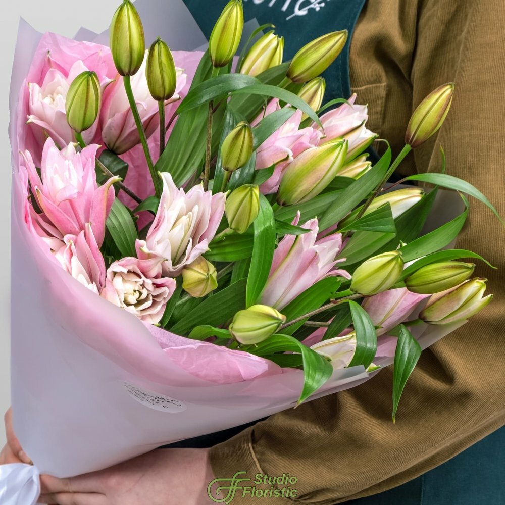 Букет STUDIO FLORISTIC "Изысканность", лилия, 7шт, высота 60см, розовый