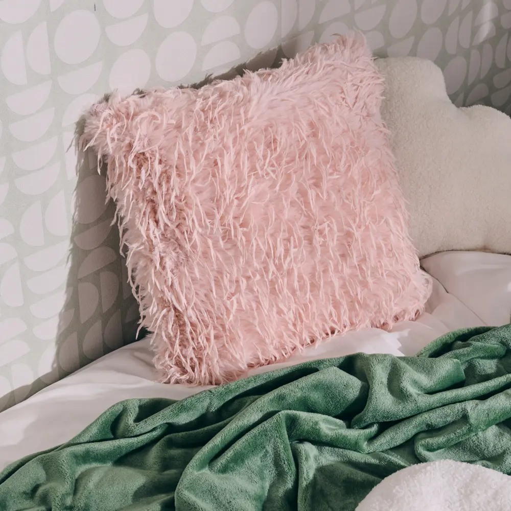 Подушка наволочка Linen Way Перья 45x45 см цвет розовый Пушистая подушка с длинным мехом для дивана мягкая модная