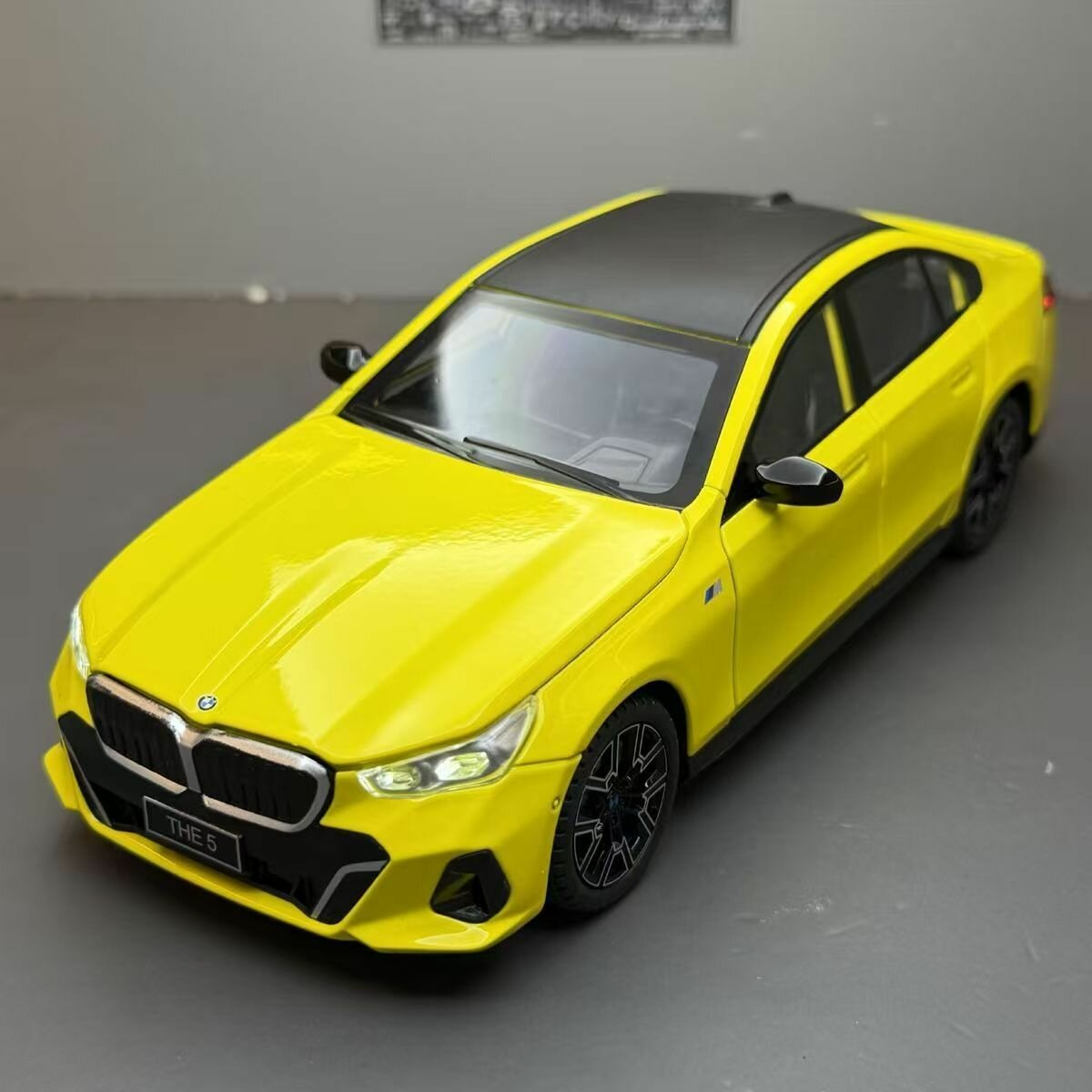 Модель автомобиля BMW M5 Competition коллекционная металлическая игрушка масштаб 1:24 черный