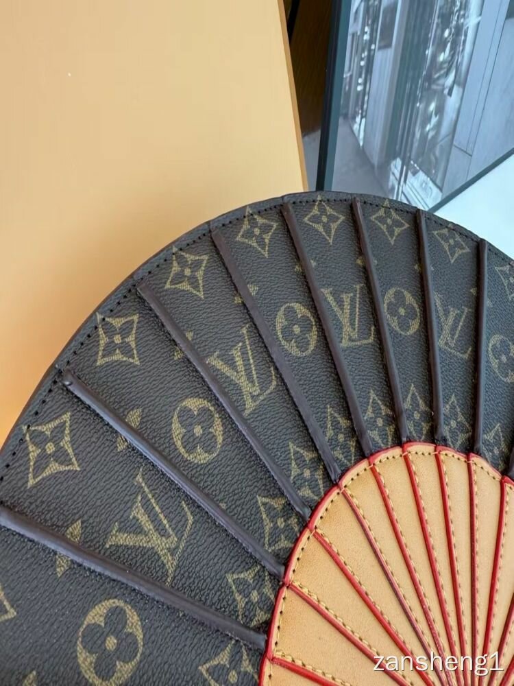 Сумка Louis Vuitton фейерверк, принт Monogram, с ремнем для повседневного использования — фото 1