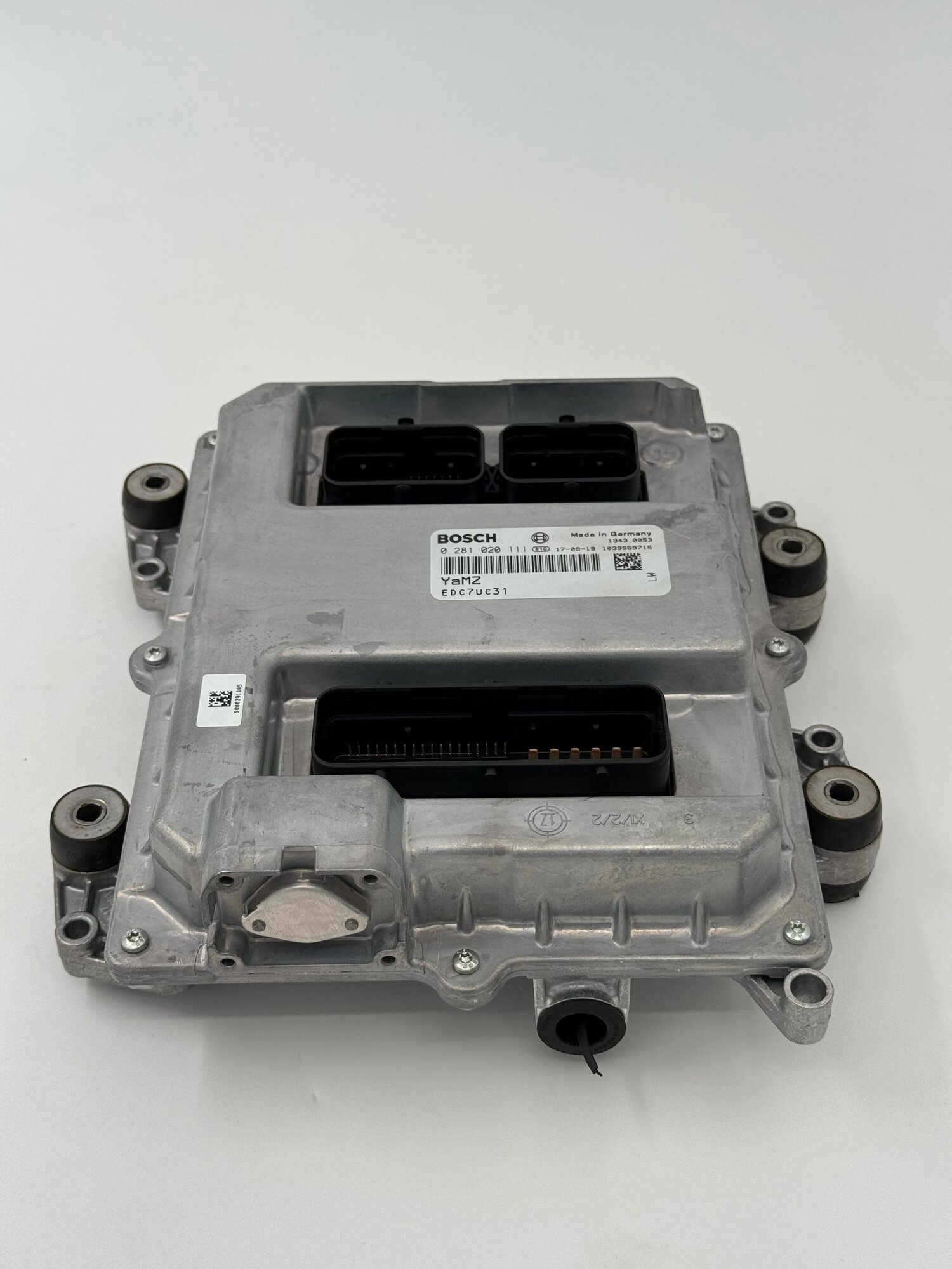 Блок управления двигателем EDC7UC31 BOSCH 0 281 020 111