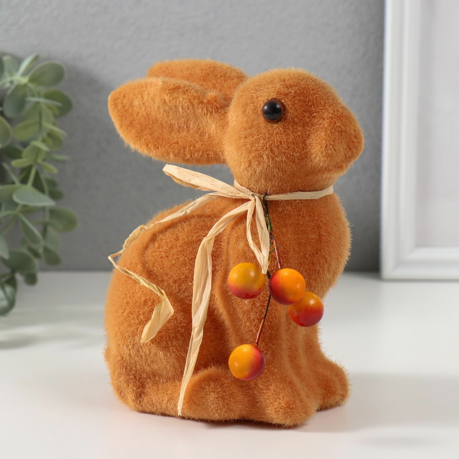 Фигурка пенопласт "Кролик коричневый с ягодками", 13x8x15 см