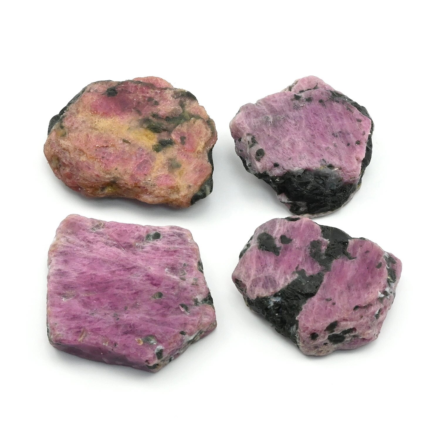 Минерал рубин 24*30*6,5мм, 11-13,99г 1шт. .