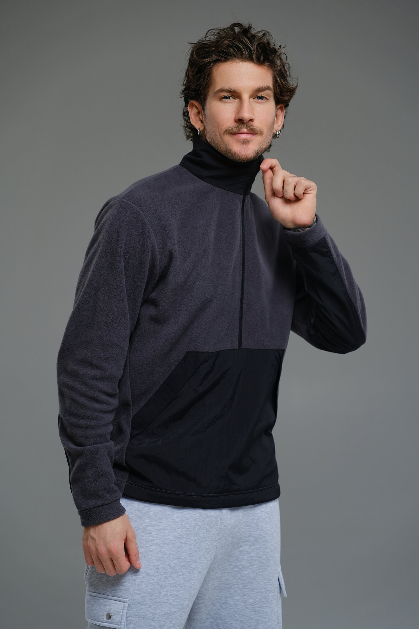 Толстовка спортивная