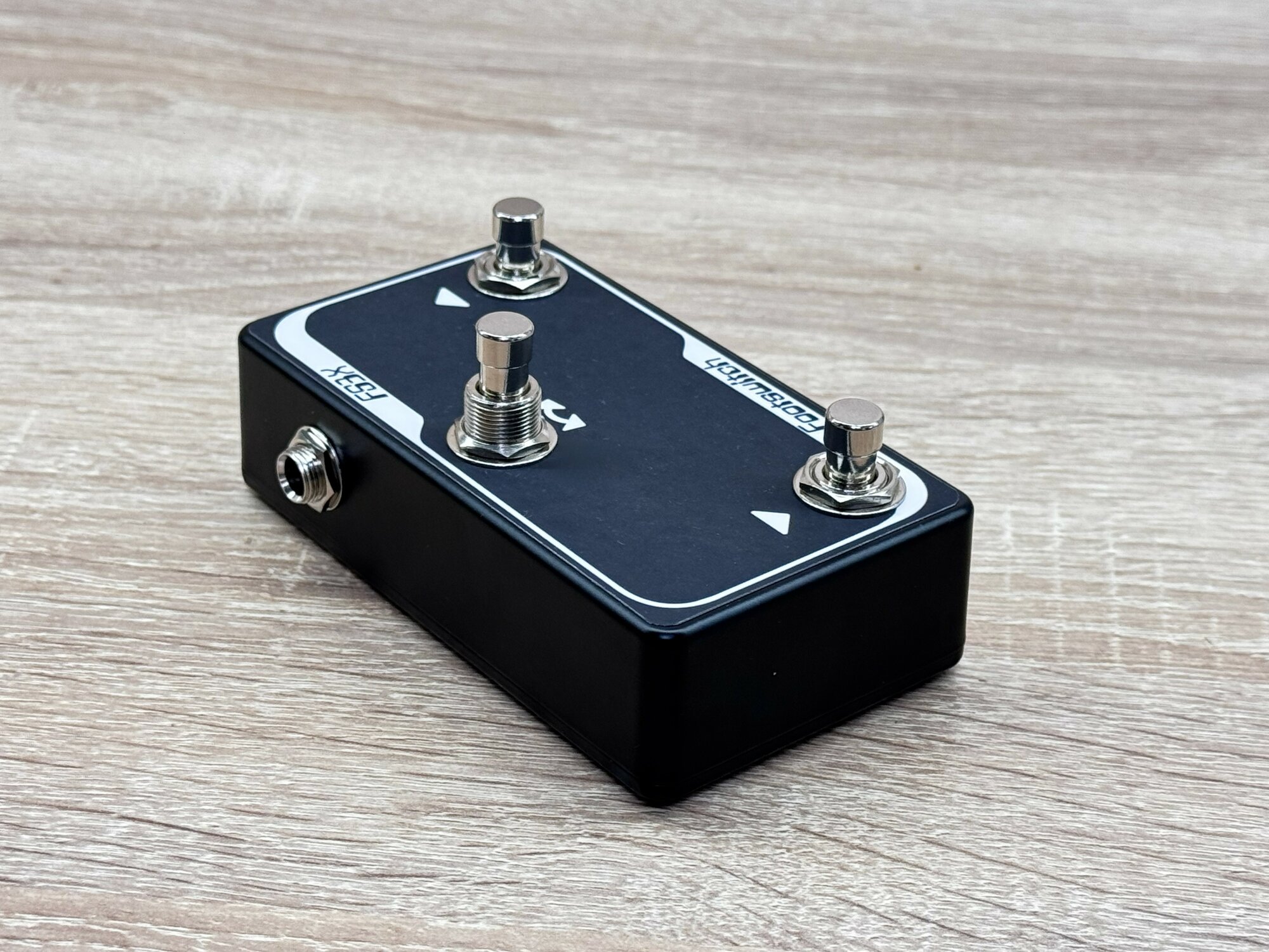 Футсвитч трехкнопочный, клон Digitech FS3X или TC-Helicon Switch-3 или Electro-Harmonix Triple Foot Controller