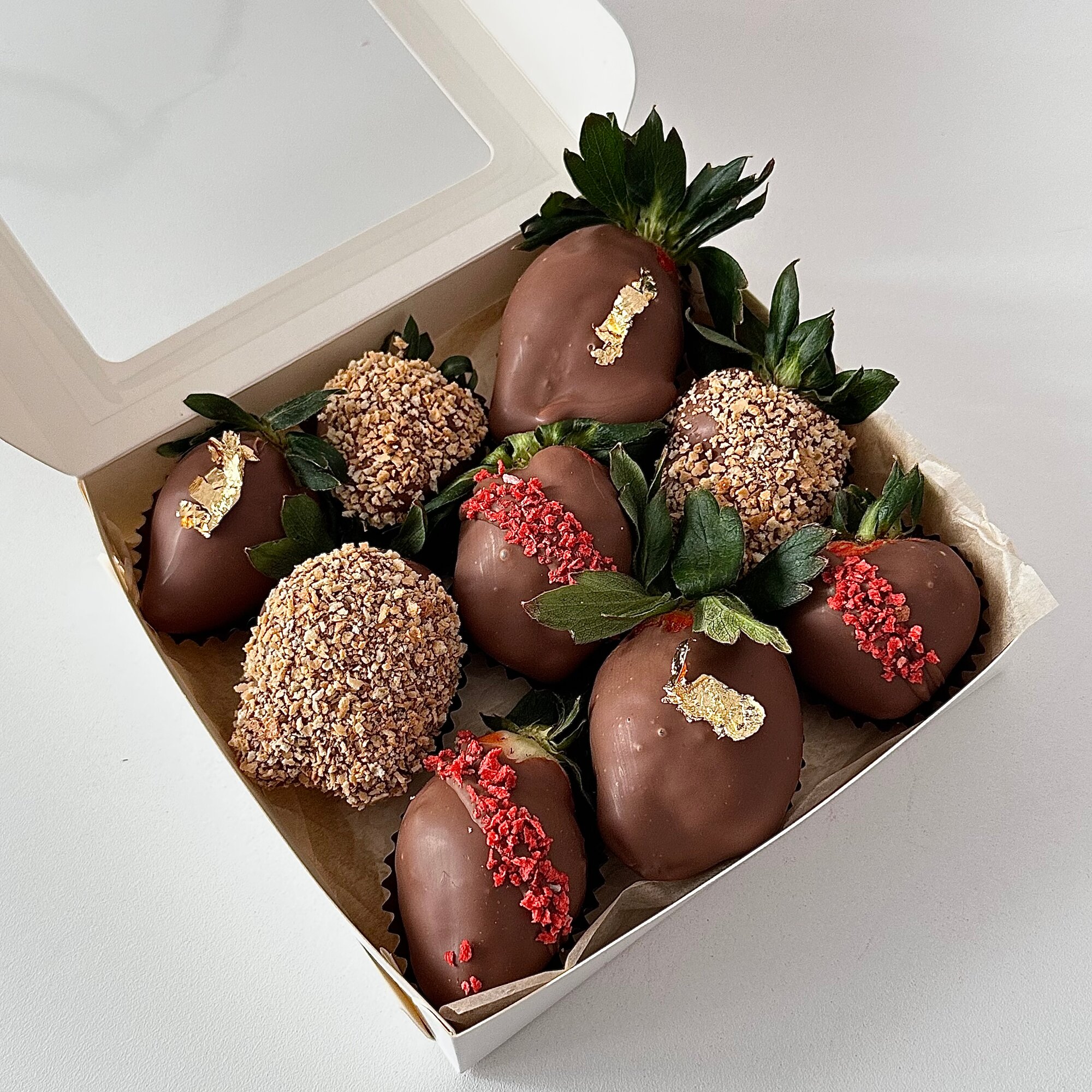 Набор клубника в шоколаде 9-12 штук в подарочной упаковке