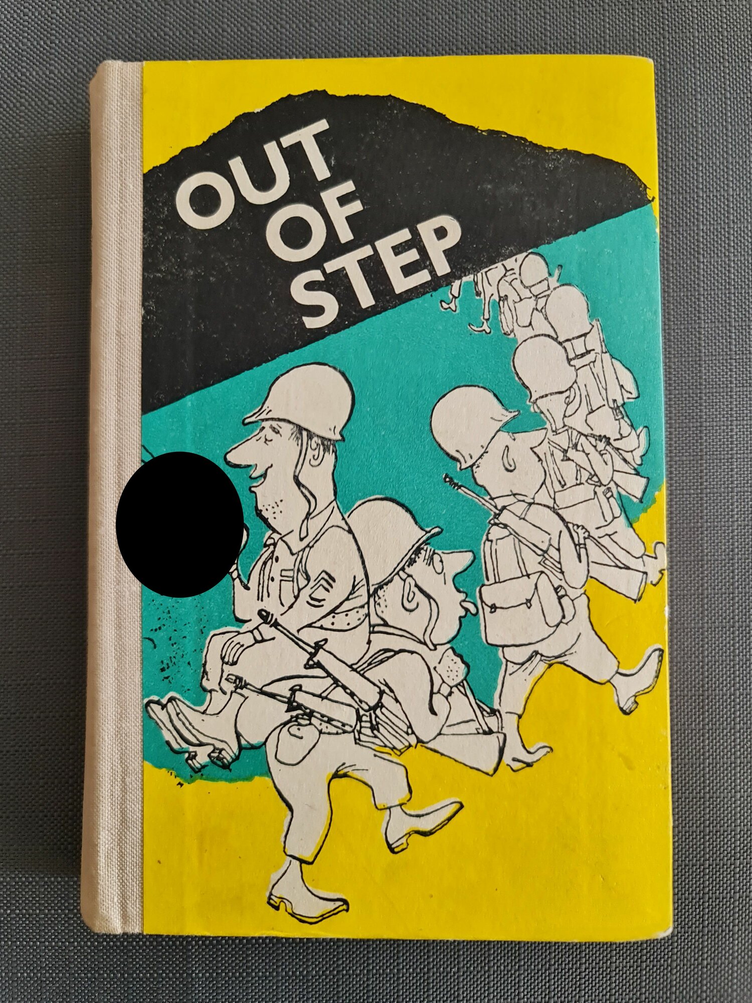 Редкое издание Не в ногу/ Out of Step, военный юмор, книга для чтения на английском, Воениздат, 1979 г.