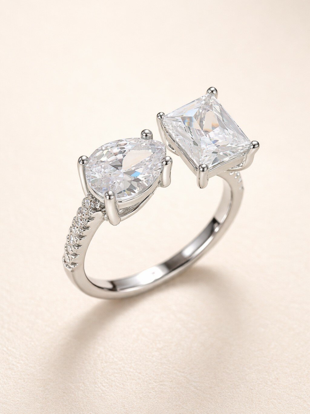 Кольцо помолвочное, циркон