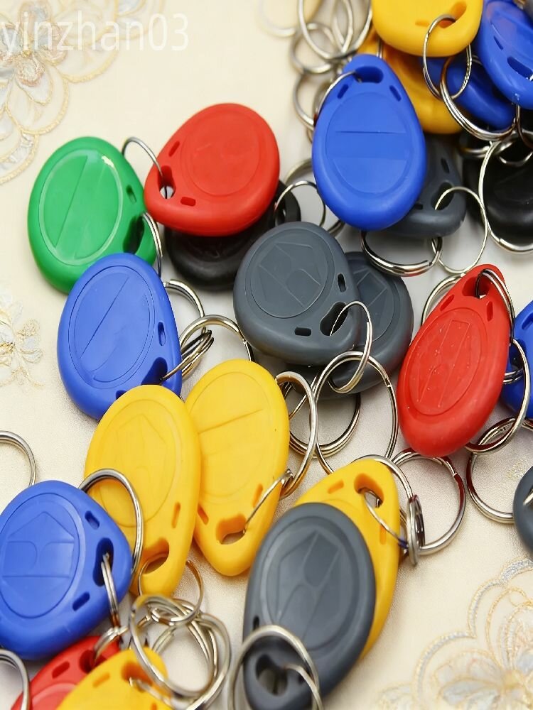 Пластиковый брелок для пропуска 125 kHz