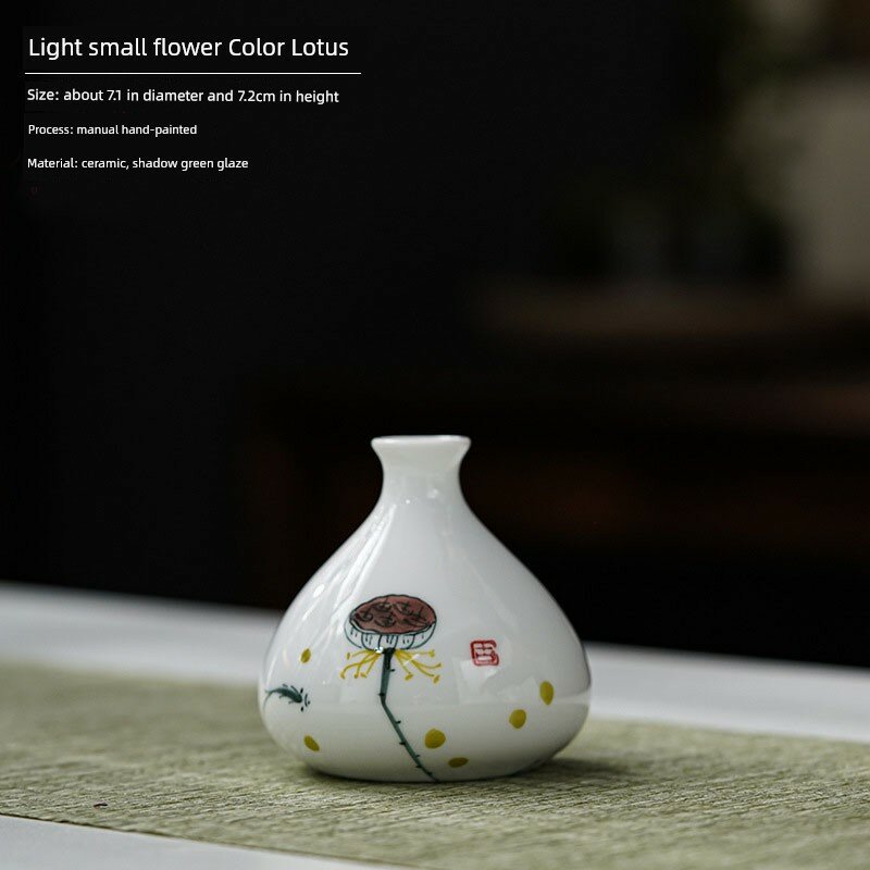 Глянцевая керамическая ваза Color Lotus, высота 7 см с яркими цветочными узорами