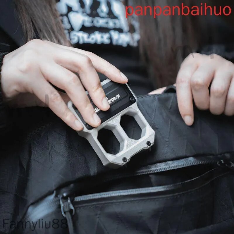 Фонарь-прожектор MANKER ML02, 1050 люмен, 110 м, холодный белый, 6500K, тактический фонарик EDC, встроенный аккумулятор 850 мАч, Type-C — фото 1