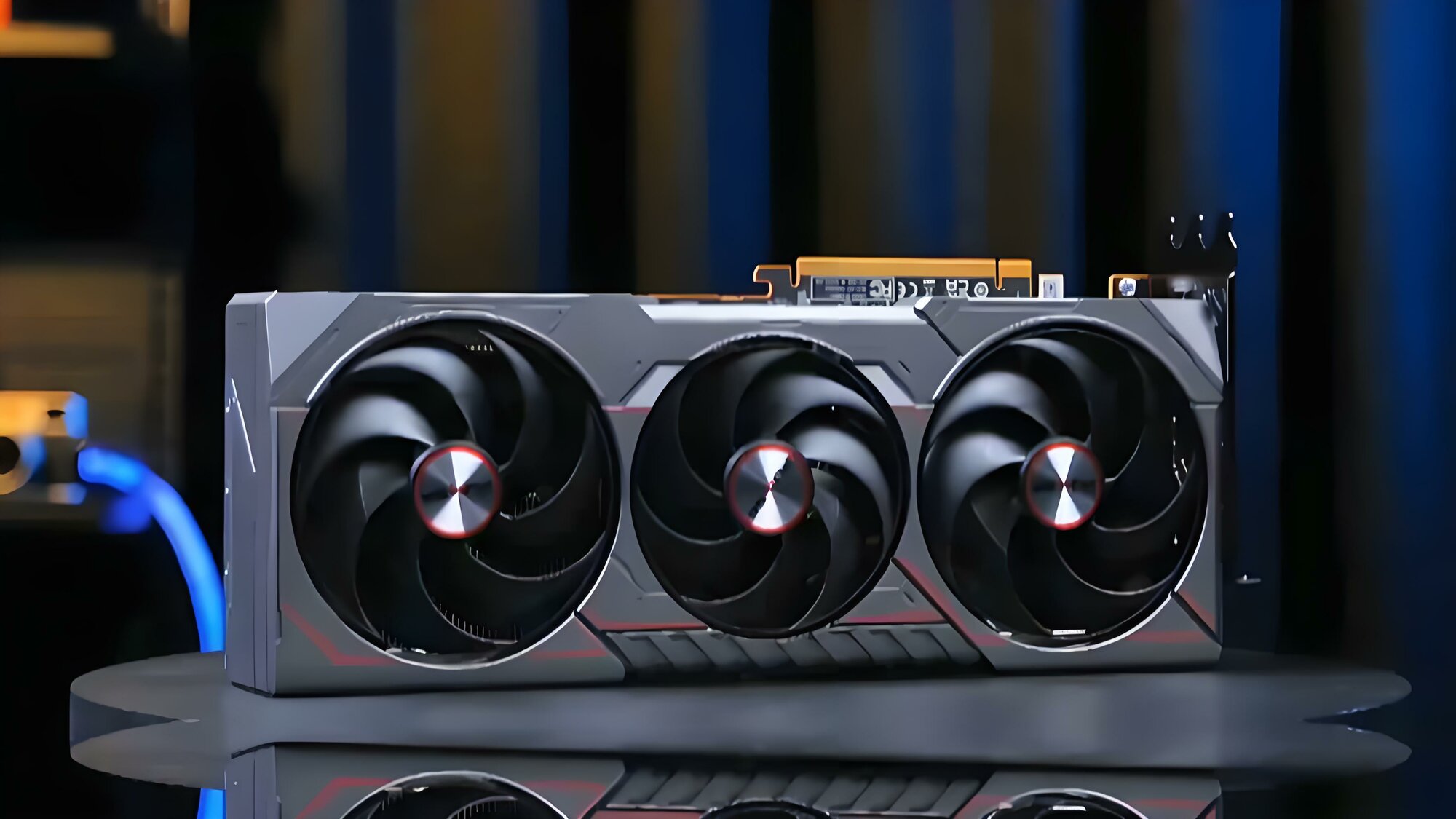 Видеокарта Sapphire METAL PULSE RX 9070GRE 12GB трехкулерная, 2280-2860 МГц частота, серый+белый премиум