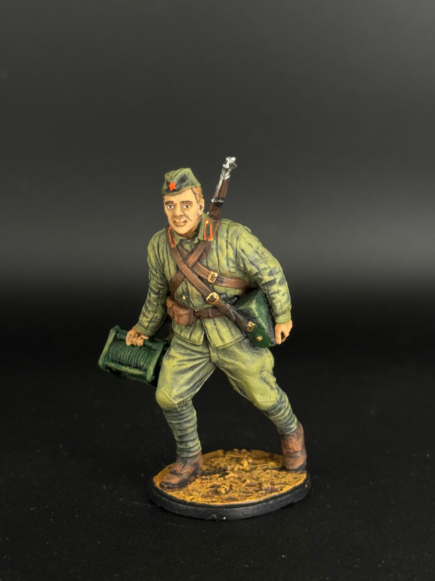 Коллекционный оловянный солдатик Красноармеец-связист, РККА, 1941-43 гг. СССР 6 см масштаб 1:32 ручная роспись