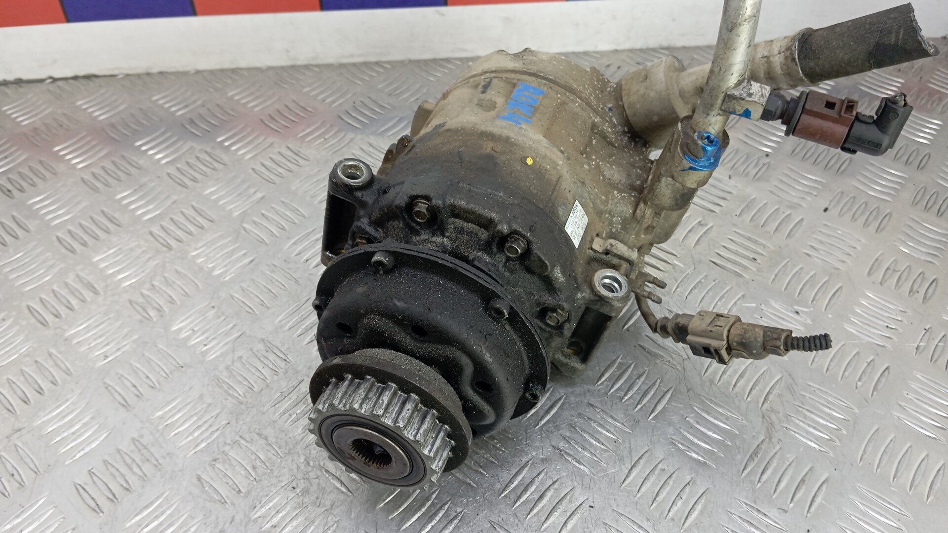 Компрессор кондиционера дизельный VOLKSWAGEN TOUAREG 7L, Номер 7H0820805E